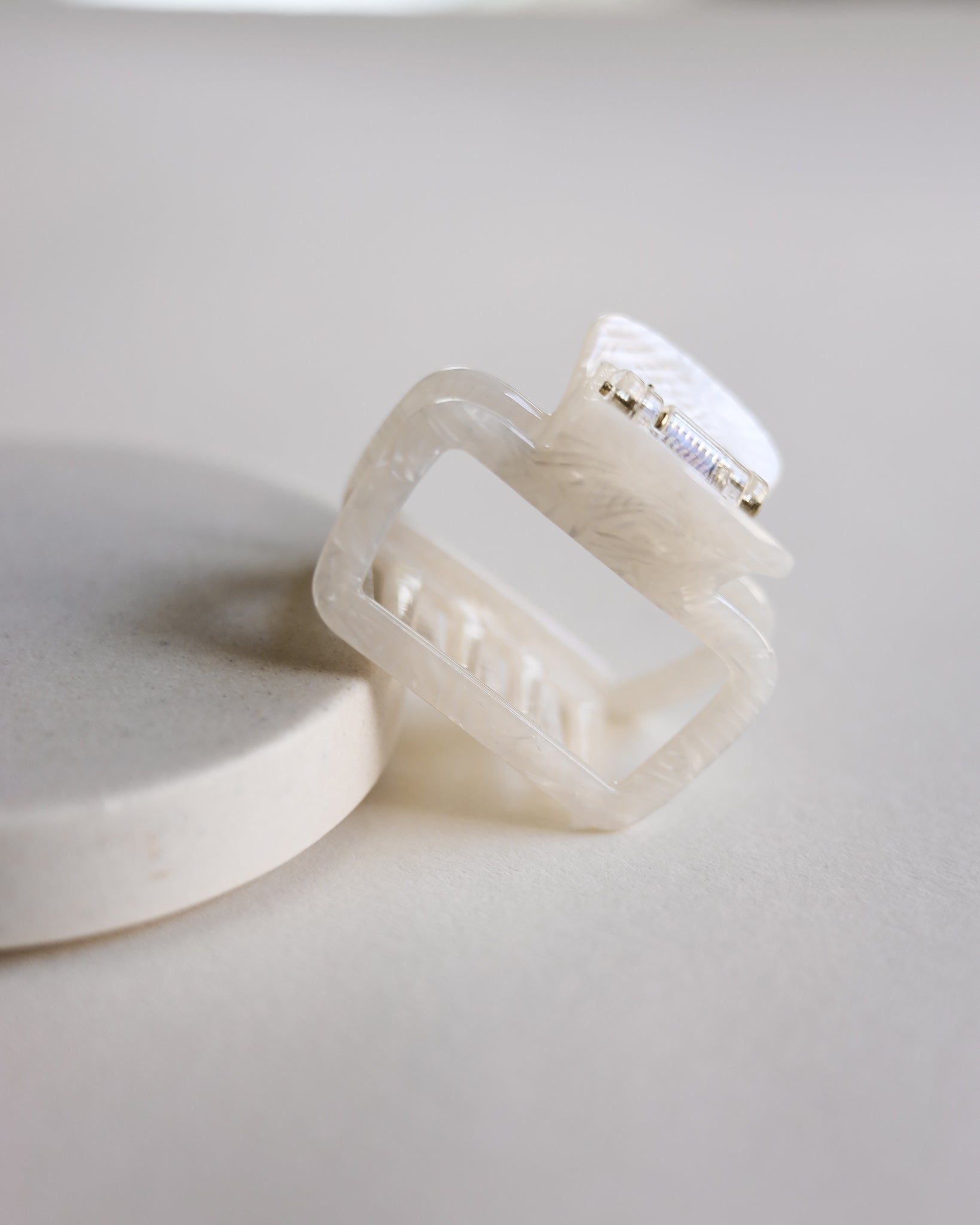 LYNN mini claw clip – Ochre Noire